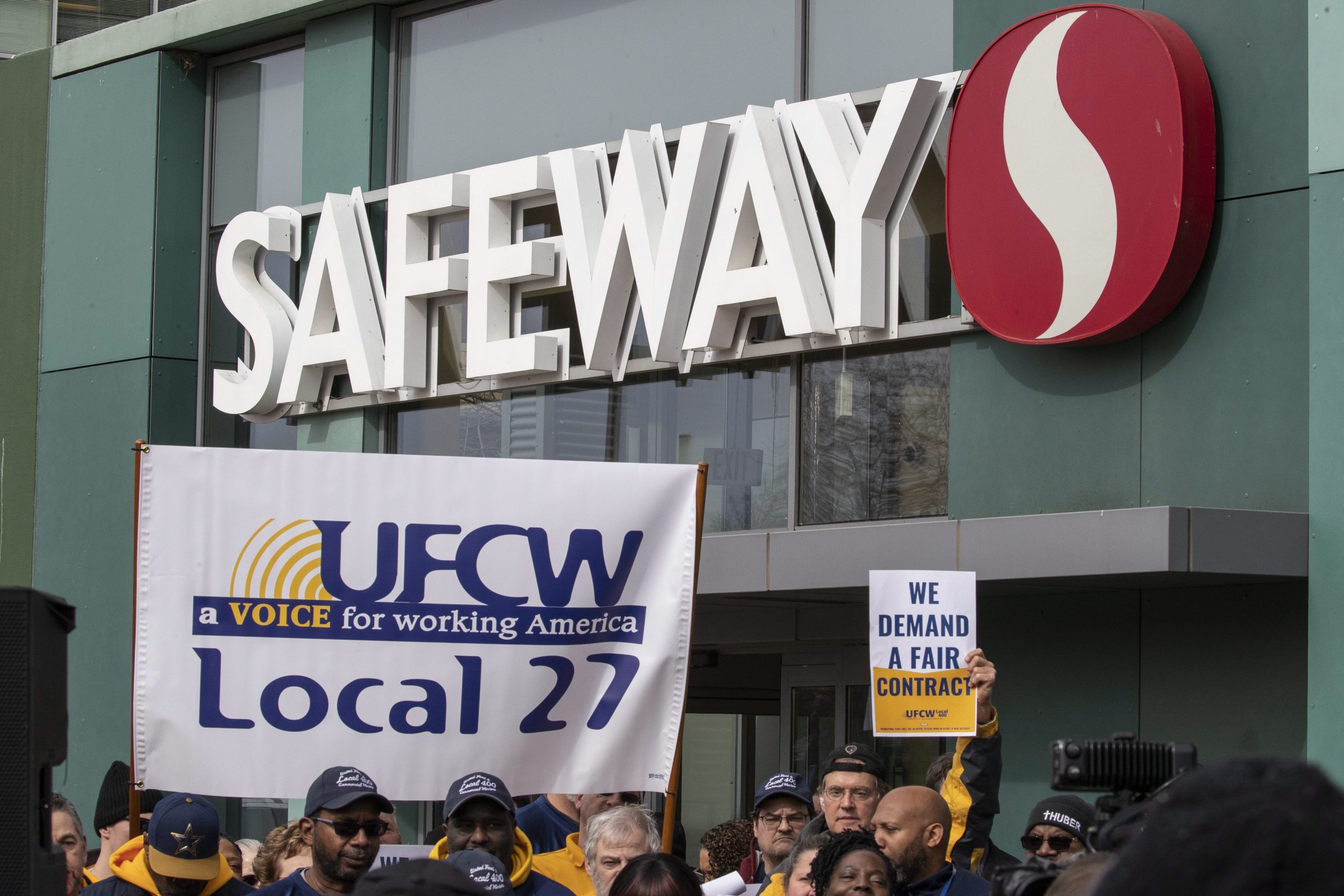 Union representing Alberta Safeway workers frustrated over contract talks