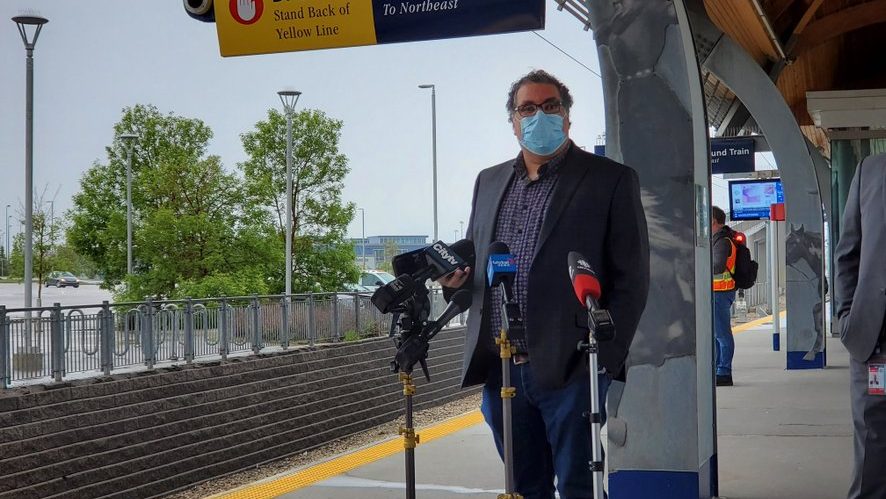 Nenshi says mandatory masks could happen in Calgary