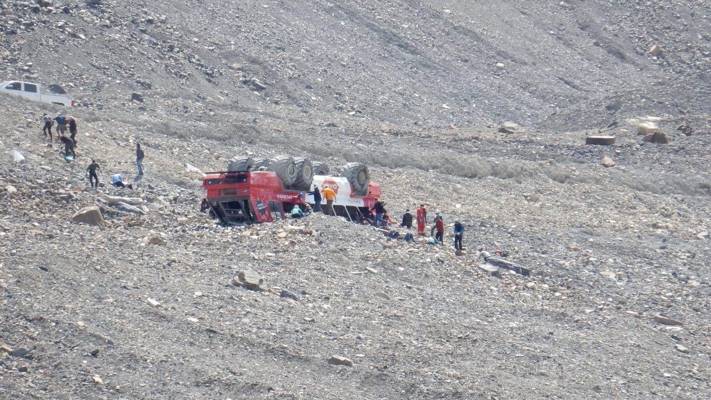 Authorities look for cause of deadly glacier bus crash in Alberta ...