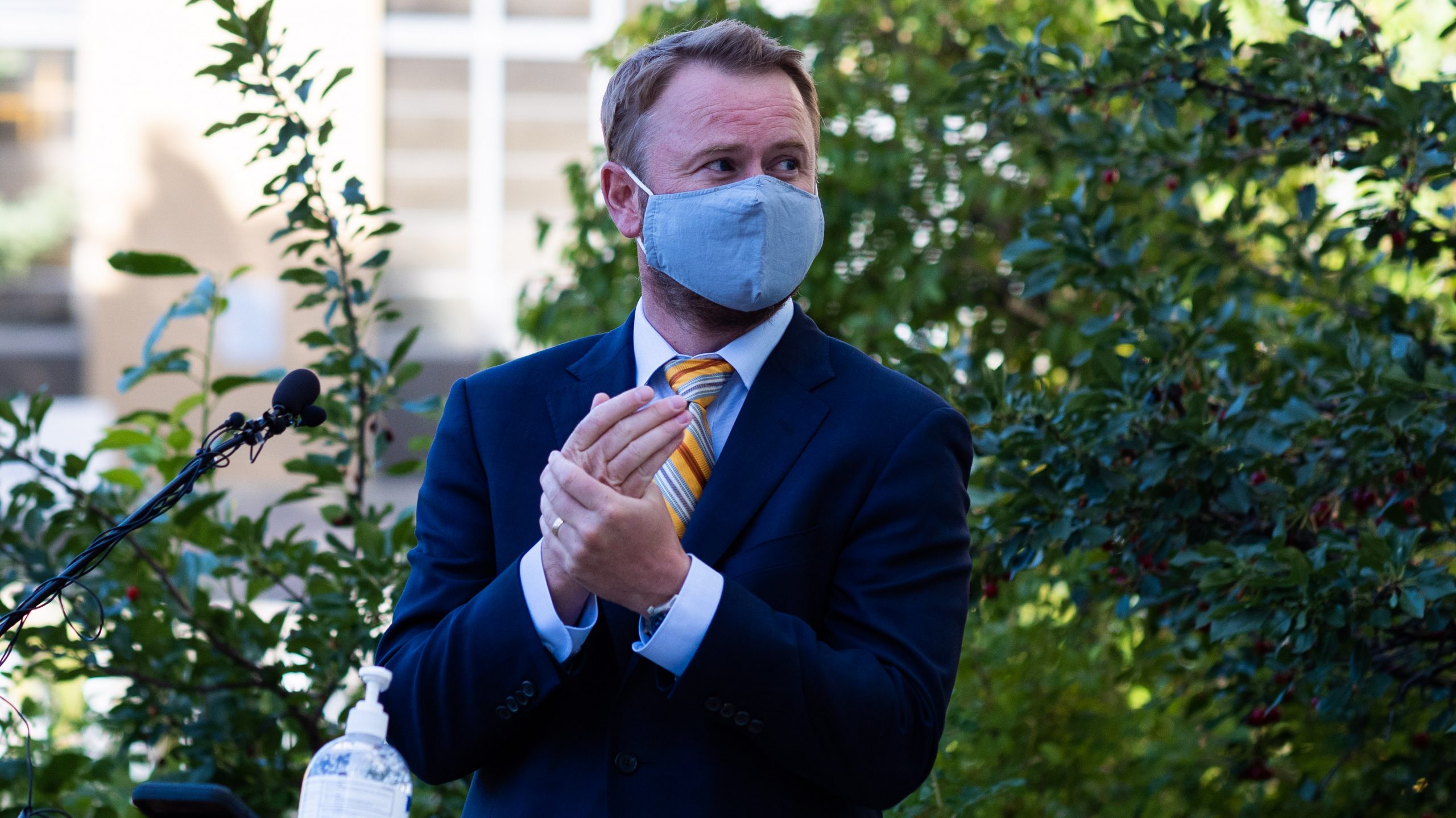 Alberta health minister defends handling of healthcare shortages, pandemic