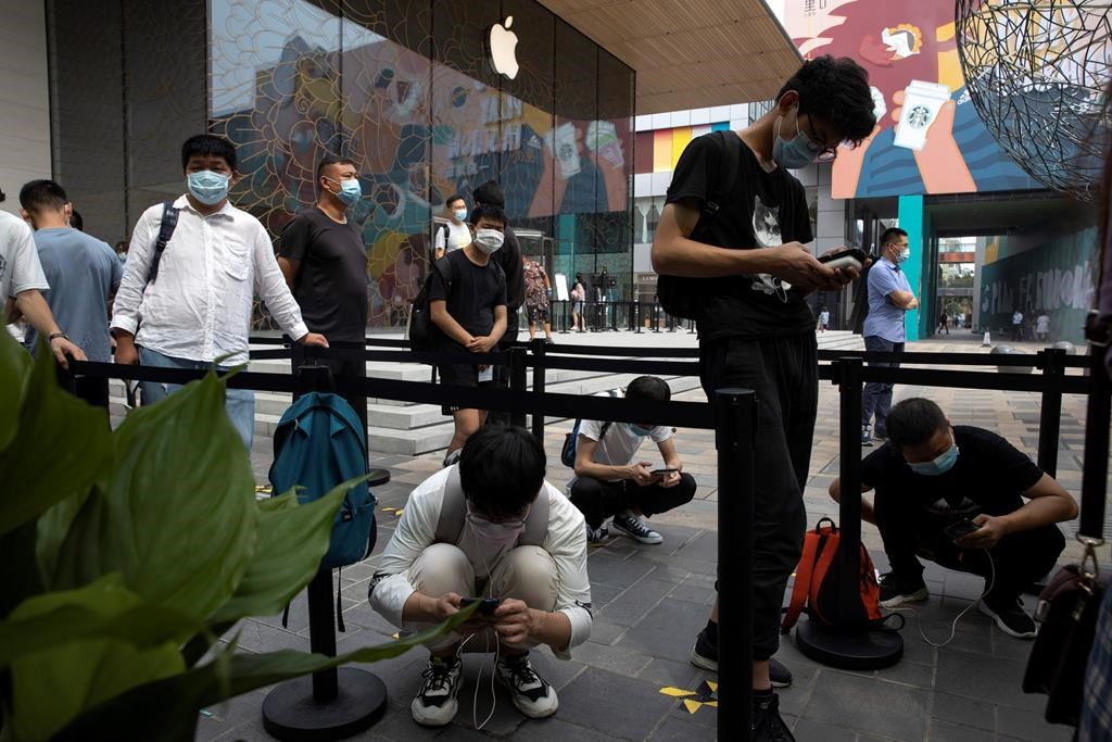 Shake Shack shrugs off trade war, opens outlet in Beijing | CityNews ...