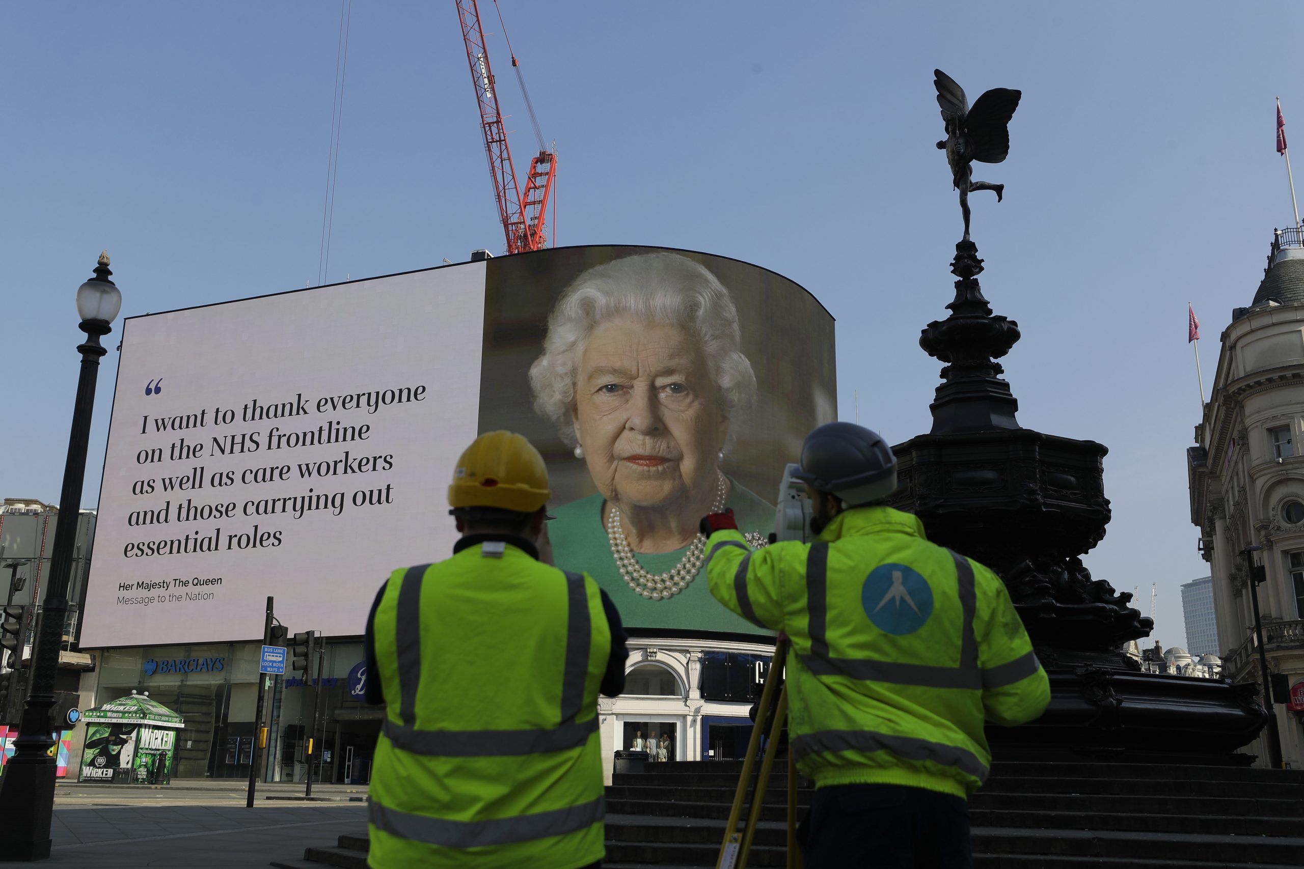 Meeting the moment: Queen Elizabeth honours pandemic's heroes ...