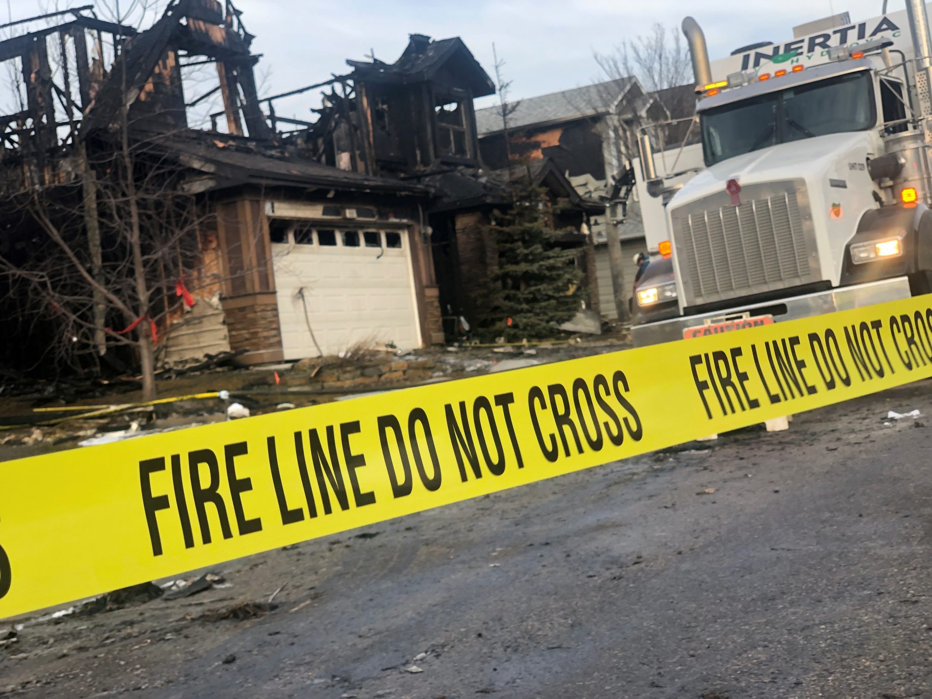 Several homes damaged in fire in Royal Oak | CityNews Calgary