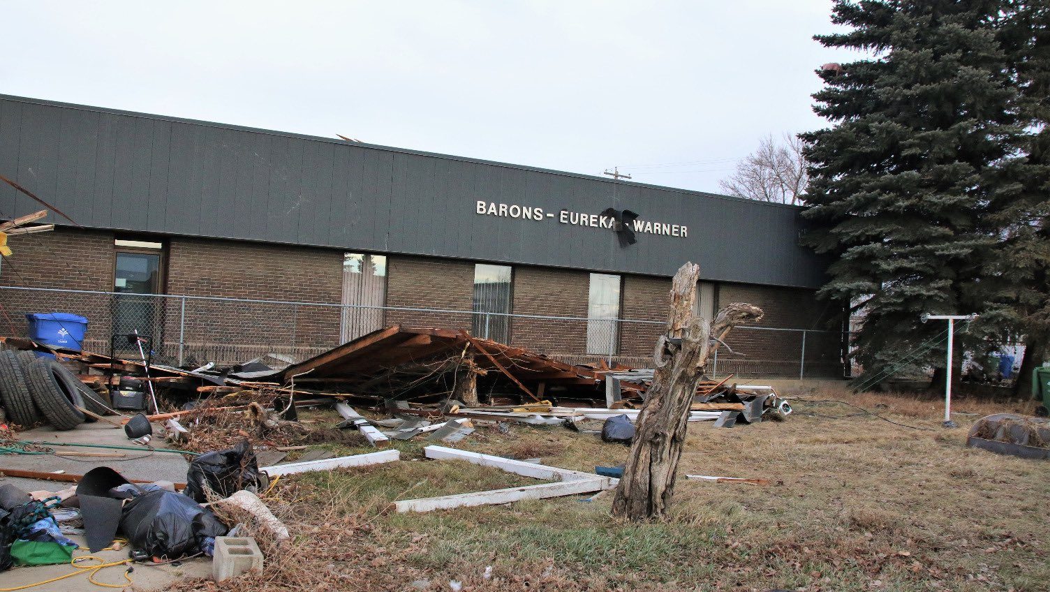High wind rips through Calgary and most of Alberta