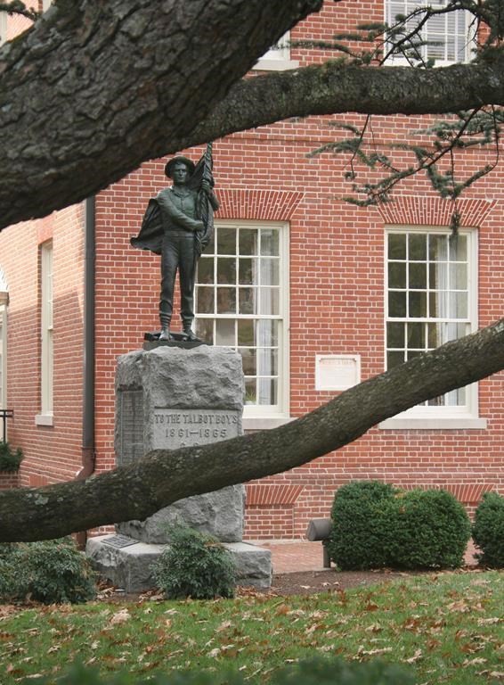 Lawsuit seeks Confederate statue's removal from courthouse | CityNews ...