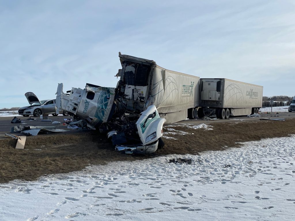 Highway 1 crash east of Calgary: 1 dead - CityNews Calgary