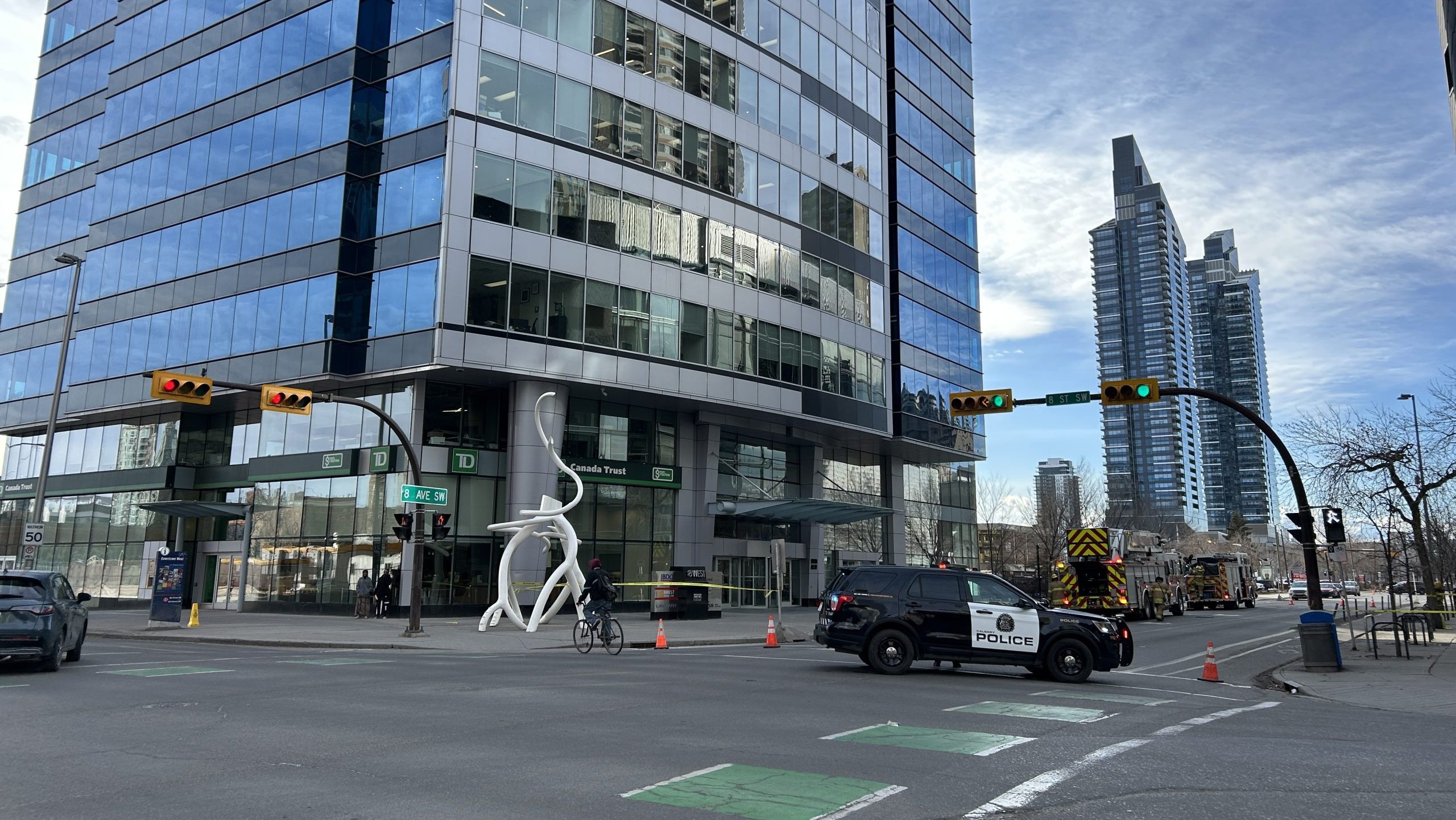 Glass window falls from downtown Calgary building