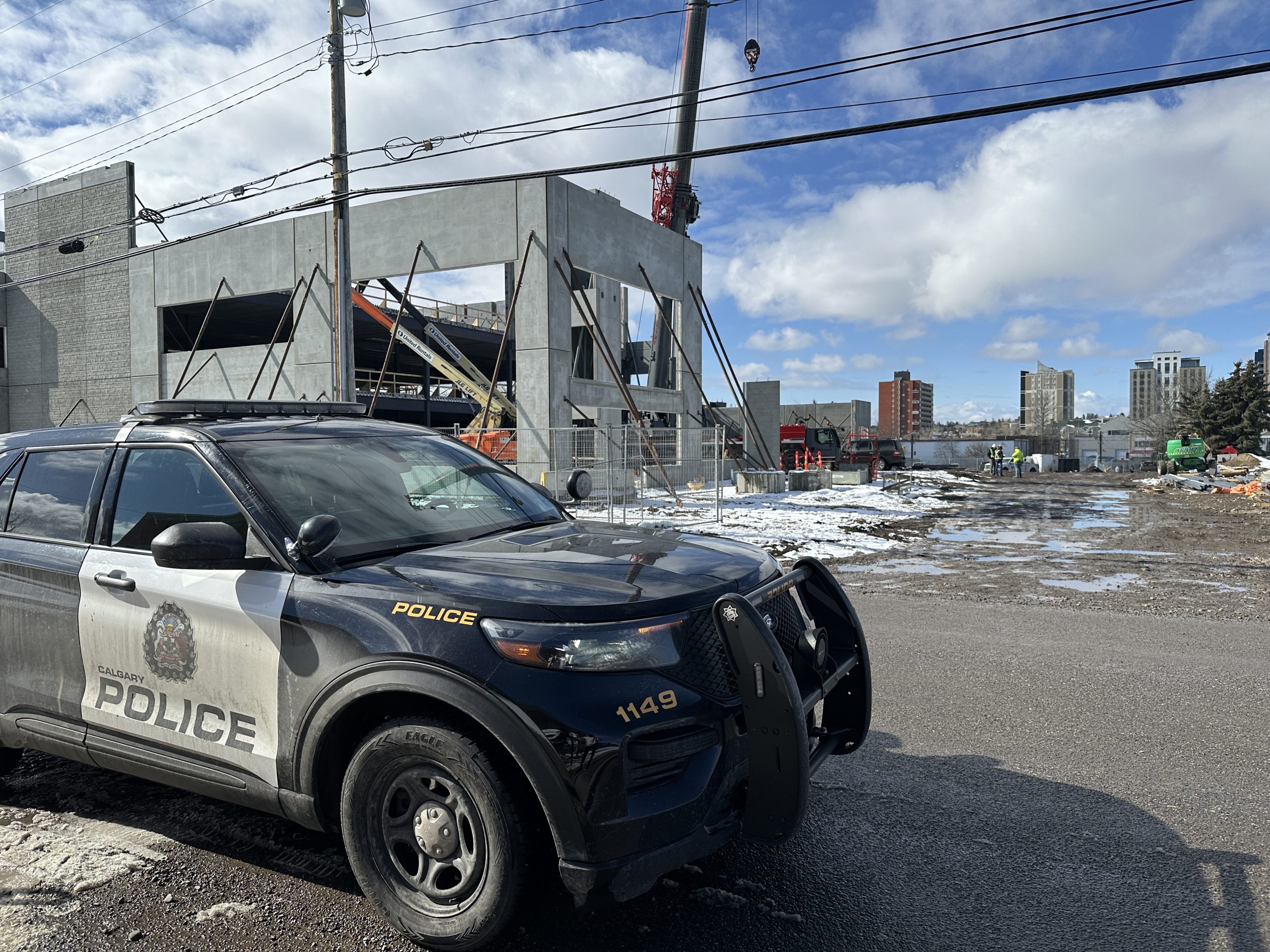 One person seriously hurt after fall at Calgary job site: police