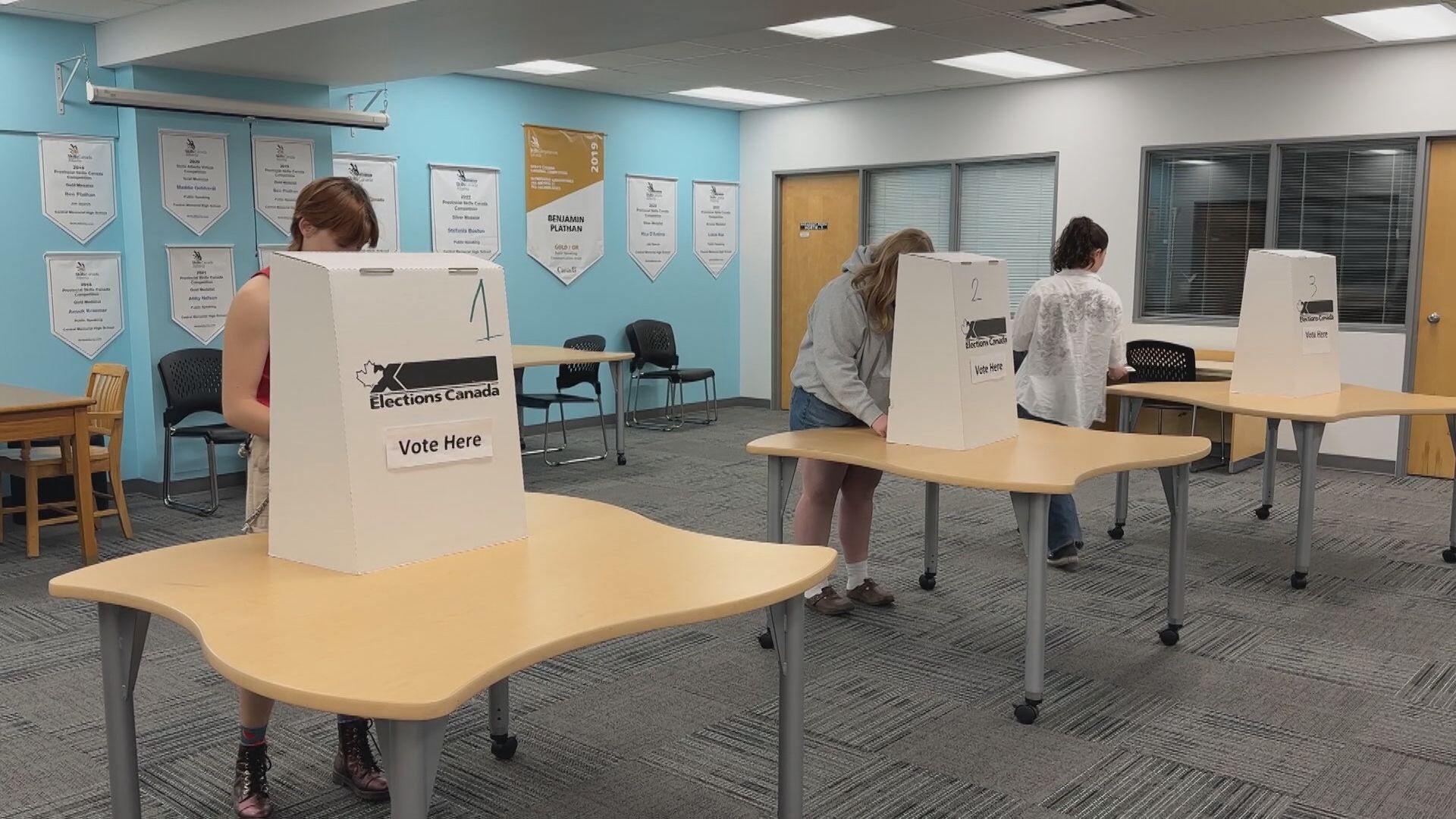 Young Canadians elect Conservatives in mock student vote