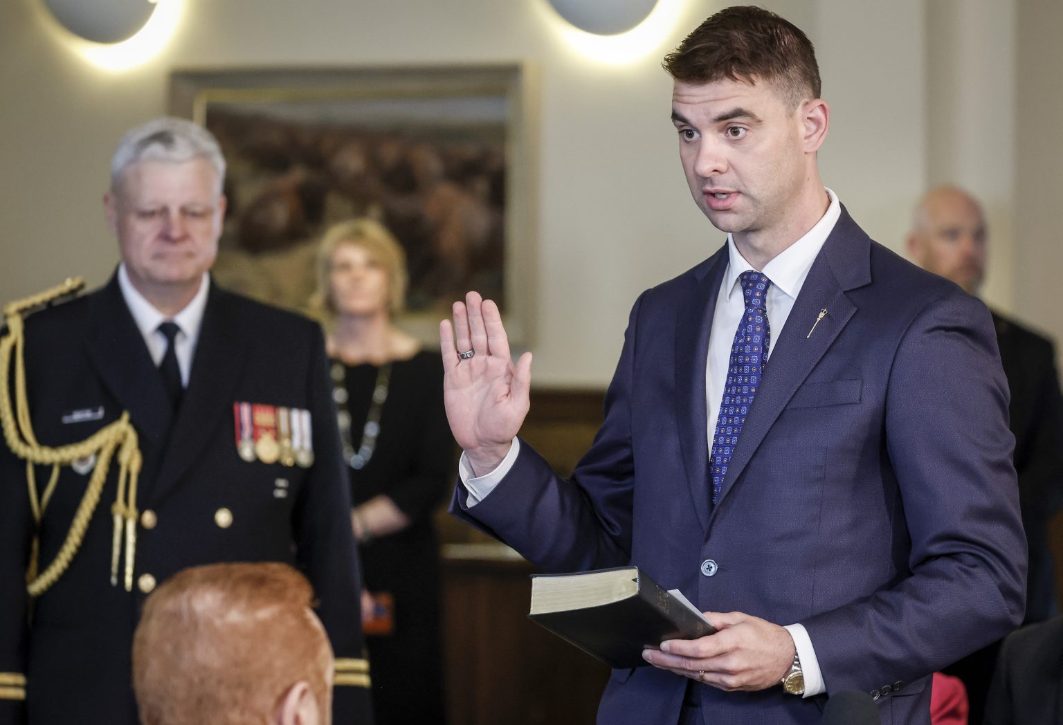 Alberta municipal candidates weigh whether to join parties
