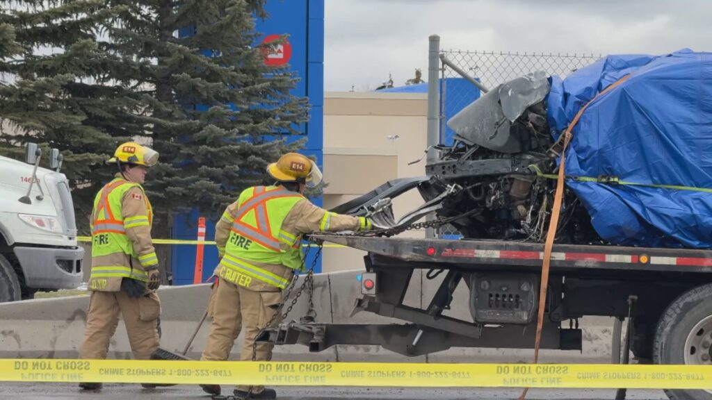 Calgary police: Man in hospital after Macleod Trail crash