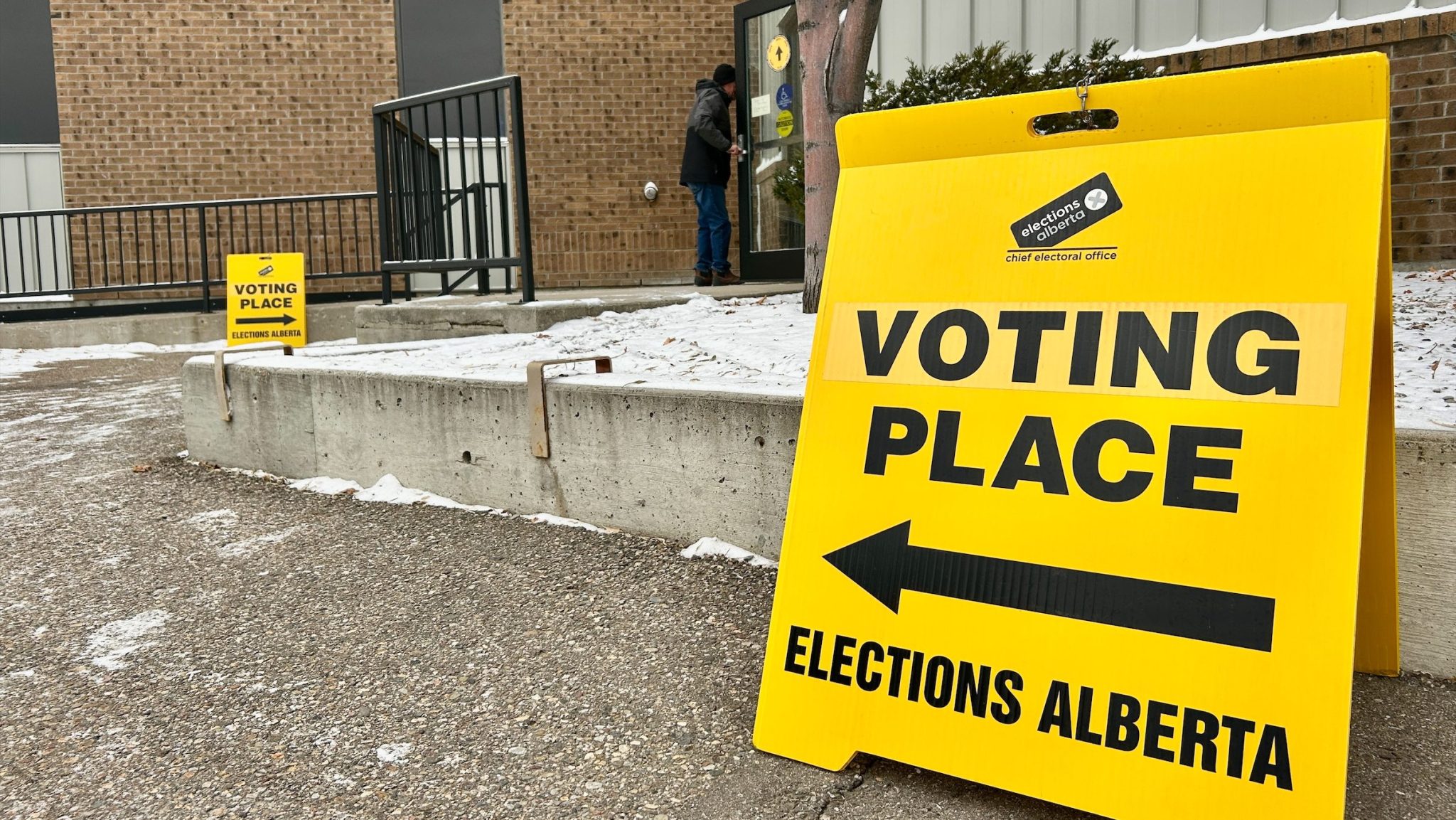 Two more Alberta petitions get green light to collect signatures to ...
